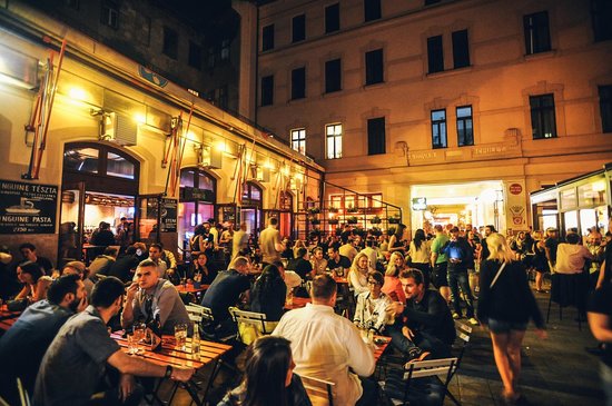 Vita notturna: i migliori Ruin Pub di Budapest - Visitare Budapest